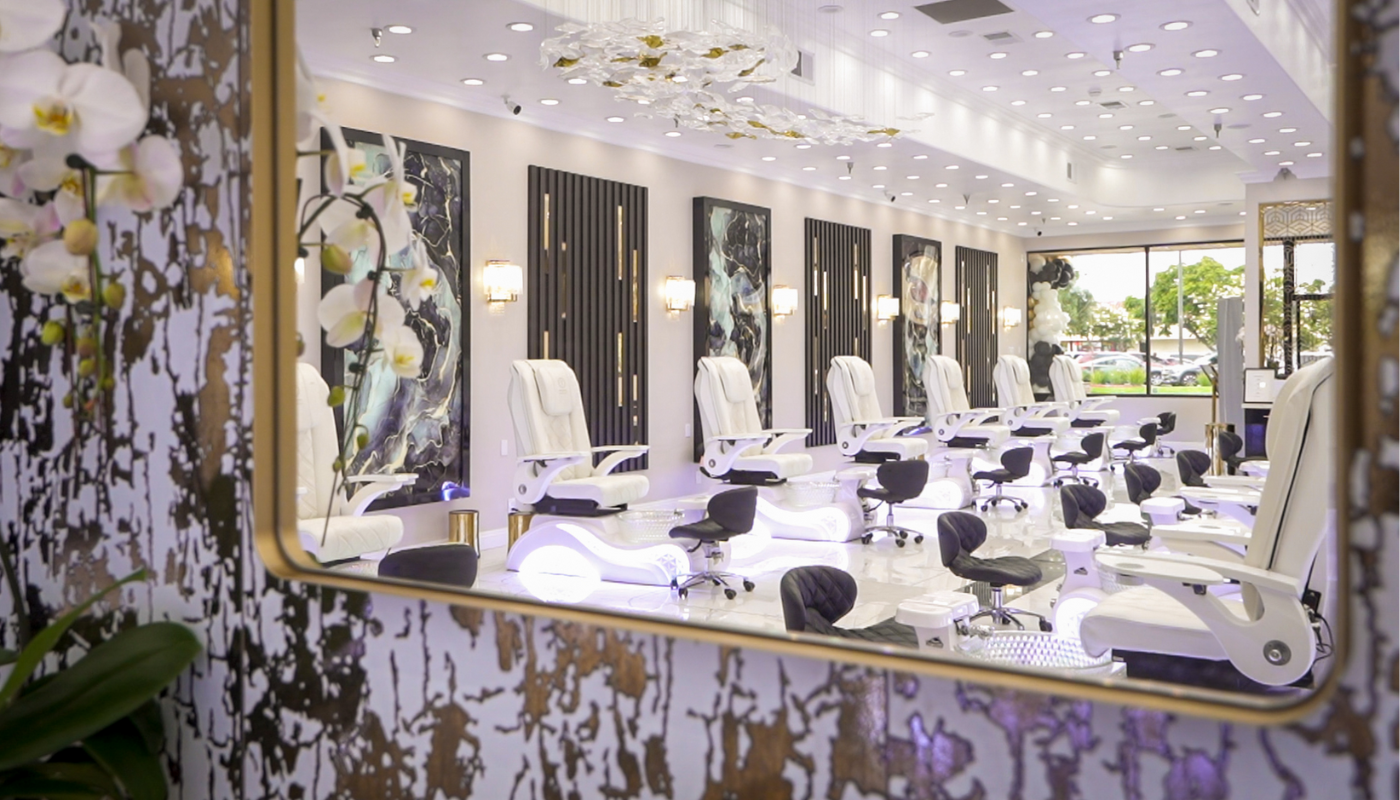 Trendy Nail Salon Designs for 2024